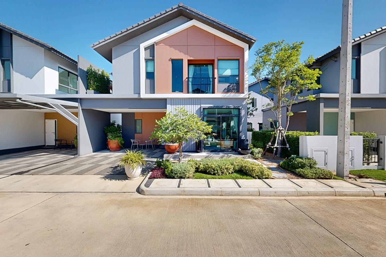 Virtual Tour of Anasiri Chaiyapruek Wongwaen 2 BODEN 145 sq.m.