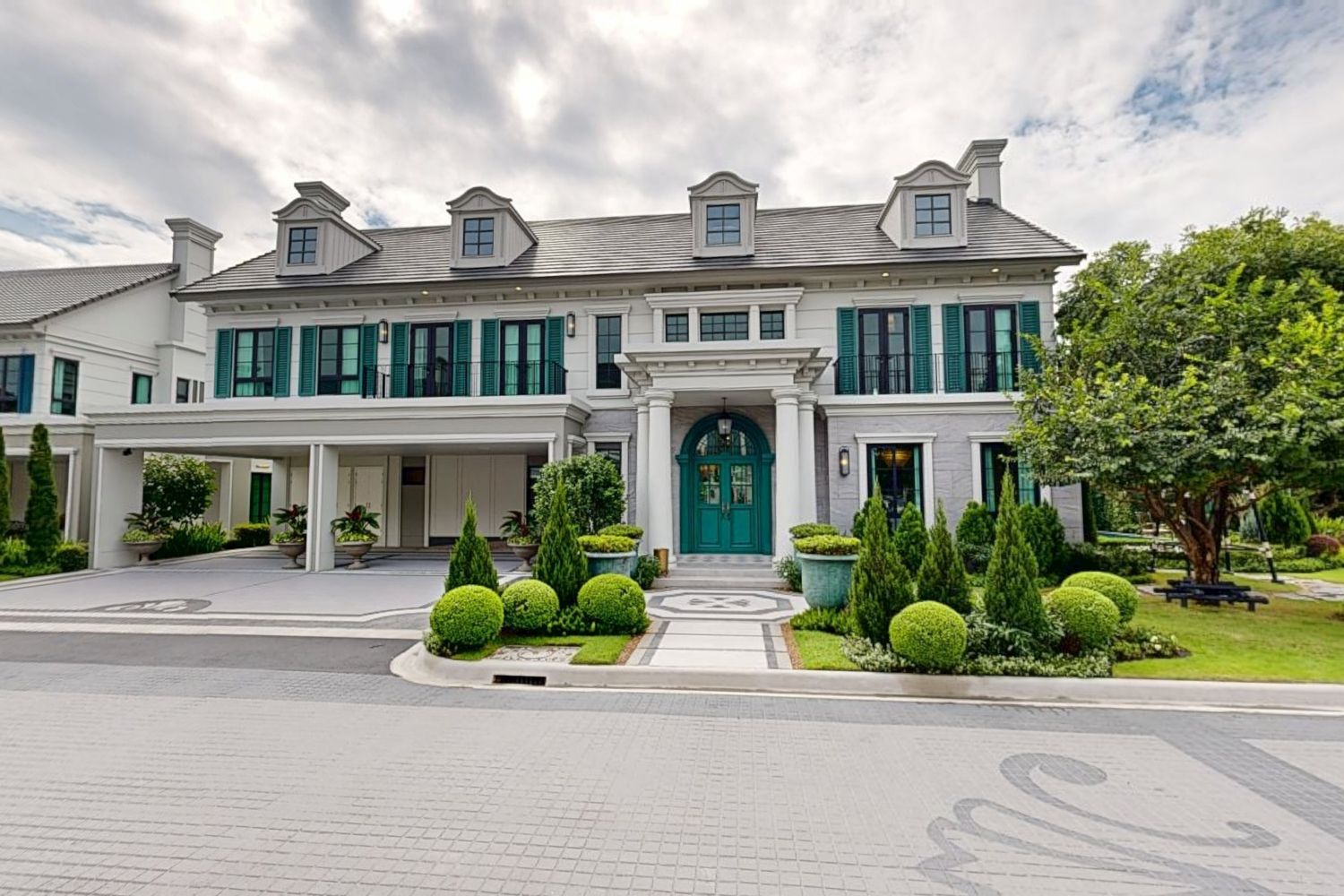 Tour BEXLEY 530 sq.m. from Narinsiri Krungthep Kreetha on Openhaus