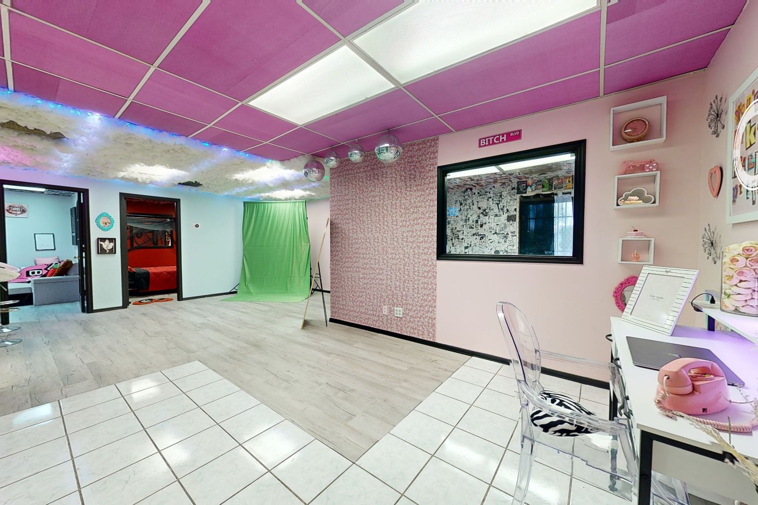 Virtual Tour of Baddie Factory
