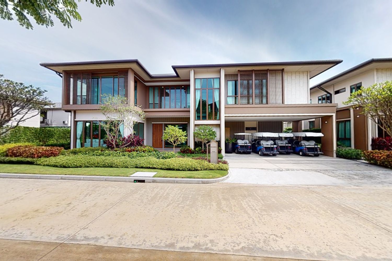 Virtual Tour of Burasiri Krung Thep Kreetha MELALEUCAM 374 Sq.m.