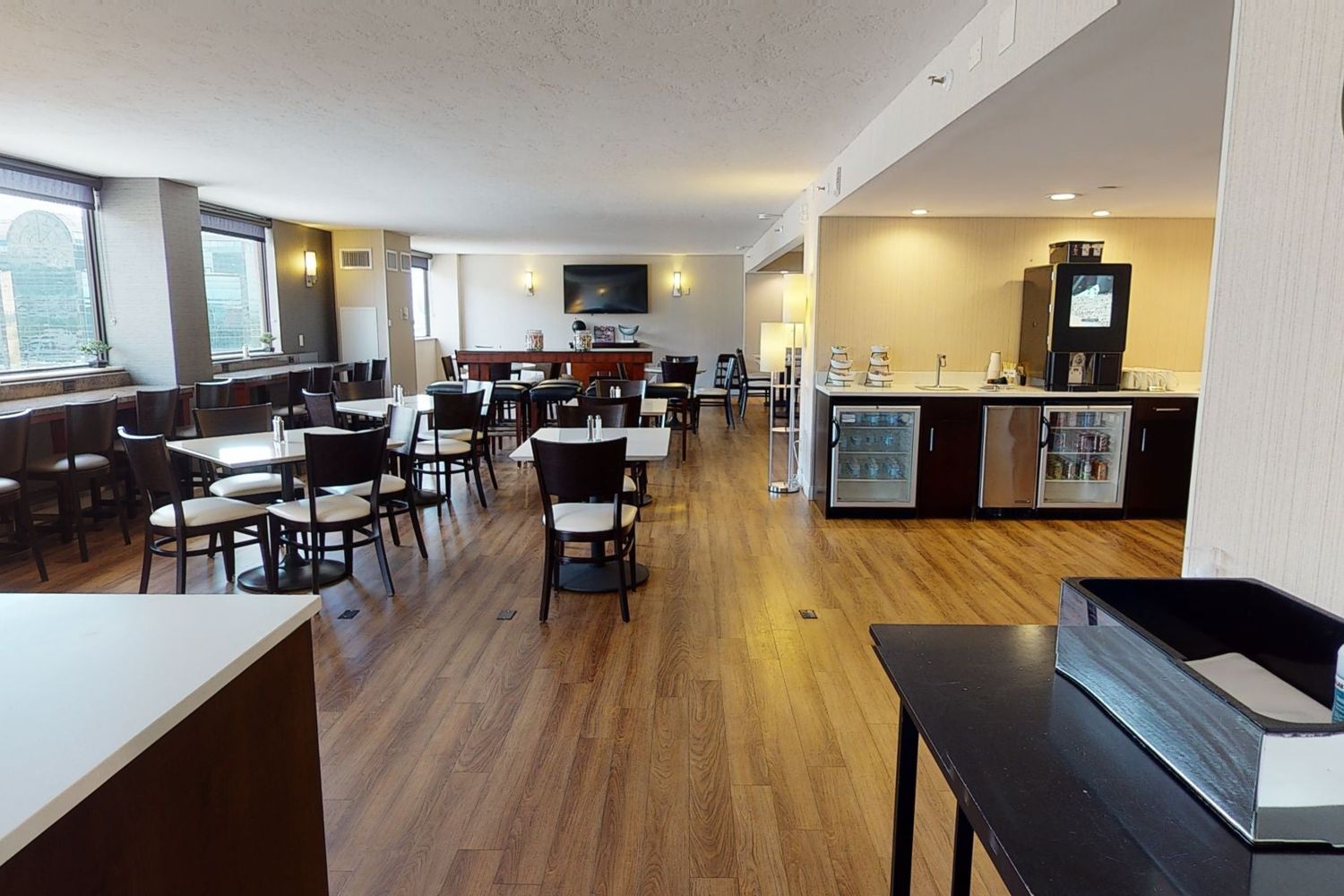 Tour Concierge Lounge from Marriott on Openhaus