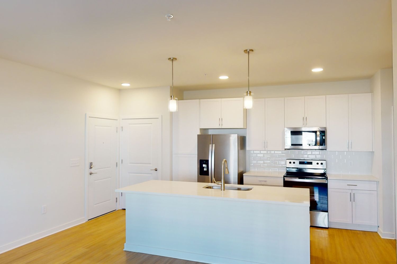 Virtual Tour of Emblem Riverside - 1 Bed | 1 Bath | A2 Plan - 774 SF