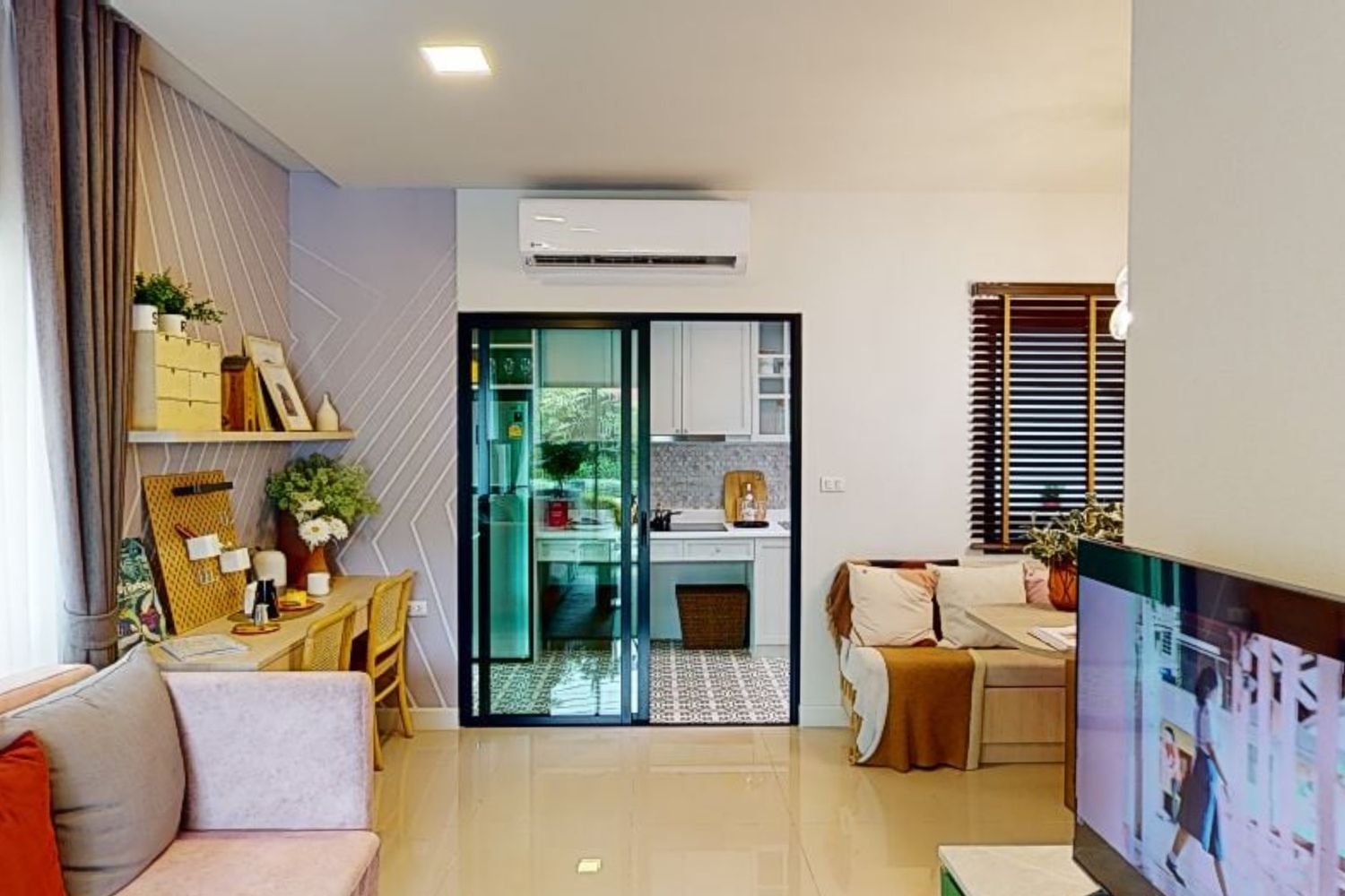 Virtual Tour of Siri Place Phaholyothin 52 TH 111