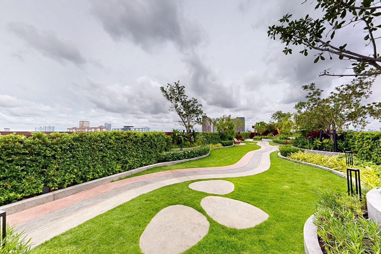 Virtual Tour of The MUVE Sukhumvit 107 : ROOFTOP GARDEN SANSIRI BACKYARD