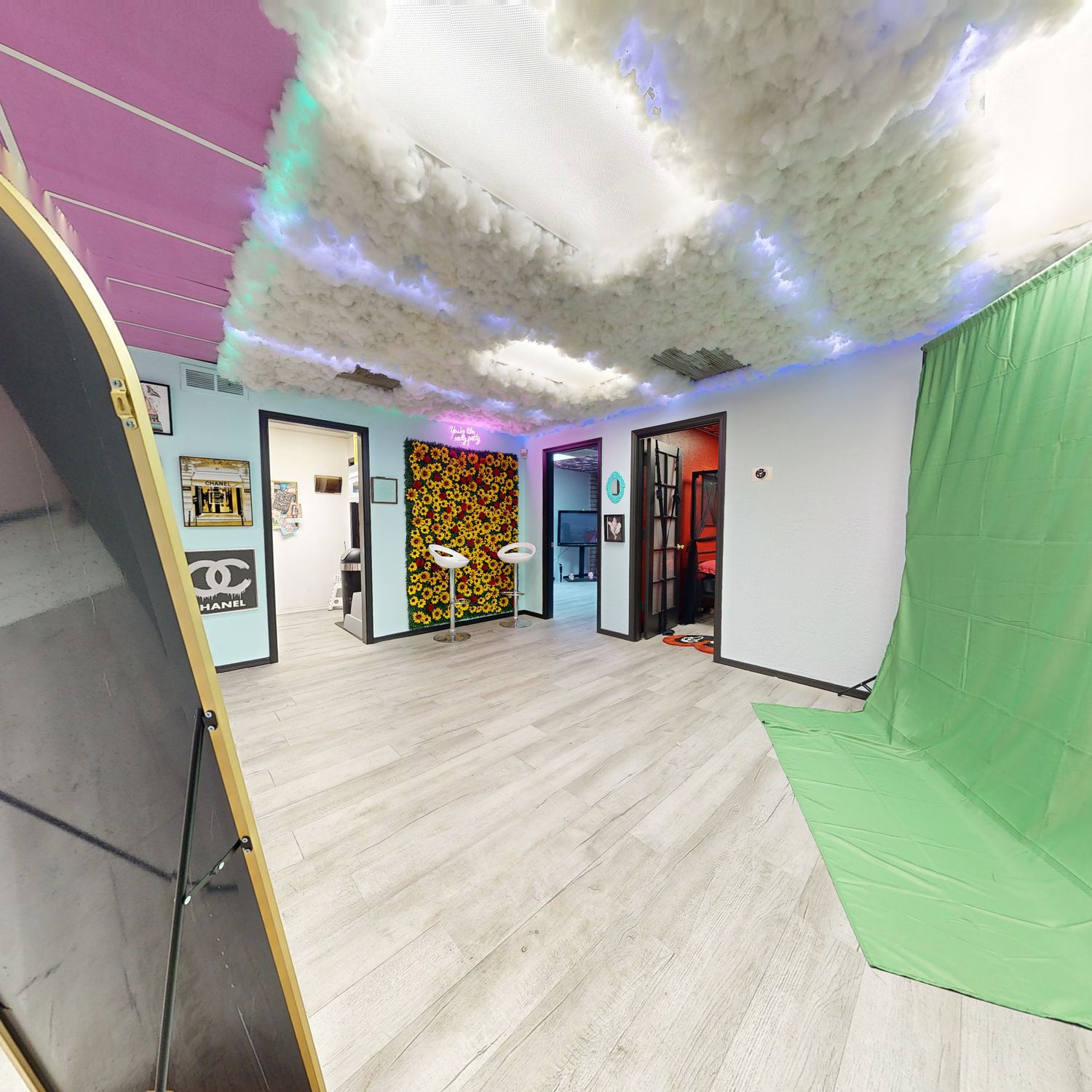 Virtual Tour of Lobby in Lobby in Baddie Factory